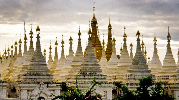 世界上最伟大的功德佛塔:高僧2400多人,藏有最伟大的书