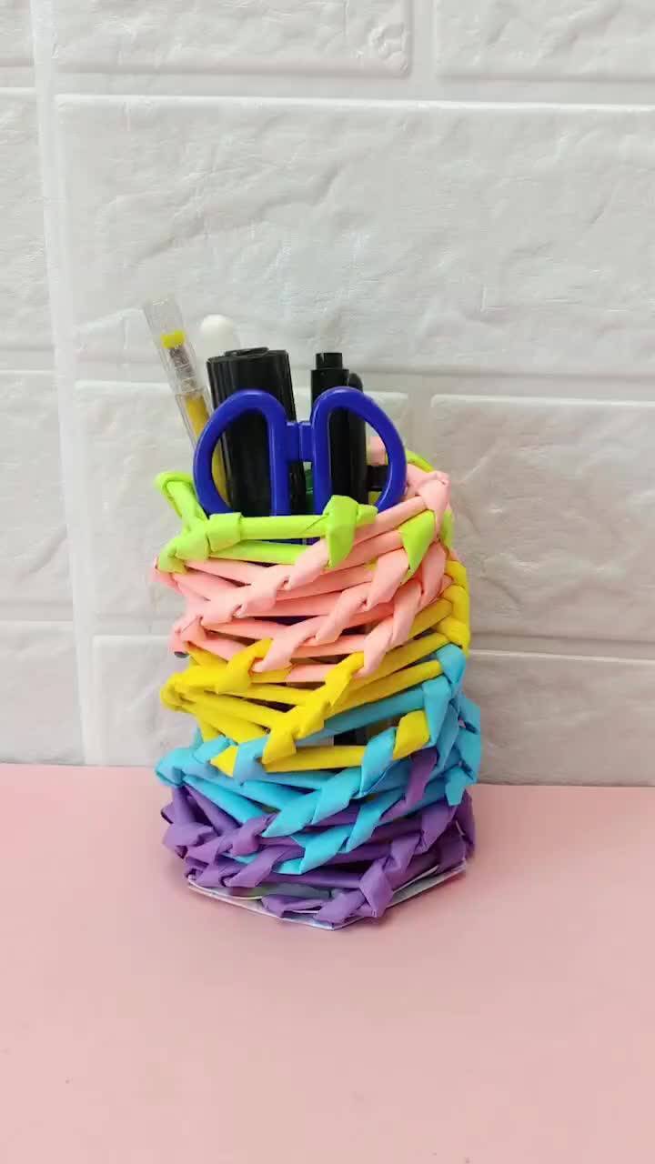 把纸卷一卷做个笔筒手工