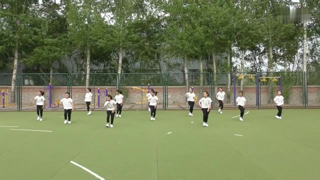 宝山中心校足球啦啦操小学组街舞