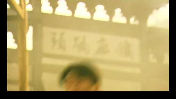 037工人将士们为防止空袭,夜晚举火把,让敌军不能确定具体目标