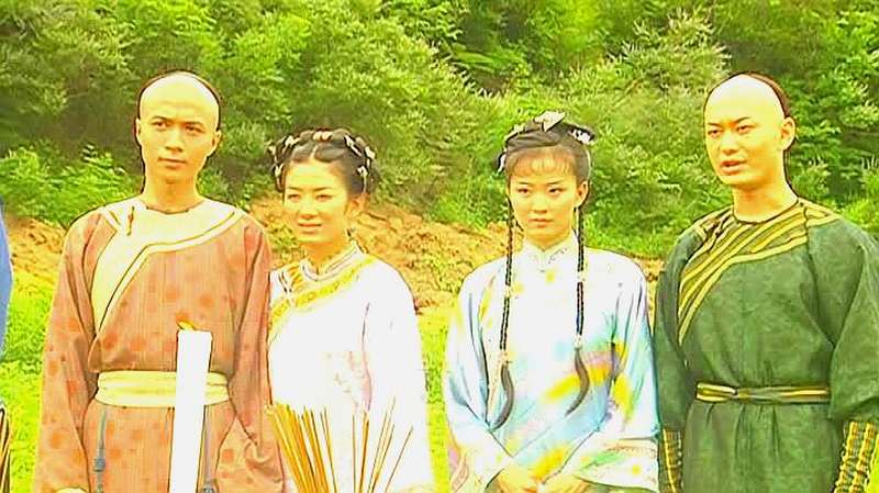 还珠格格大结局:萧剑带儿媳晴儿为爹娘上香,仇恨因为爱情烟消云散