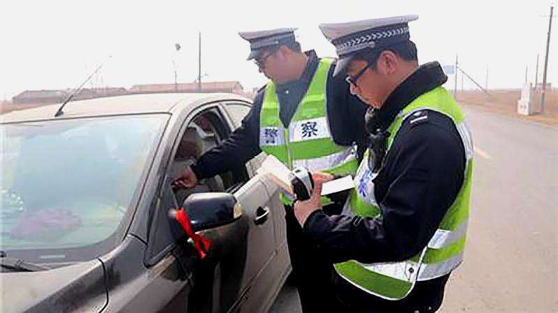 车主抱怨,因为自己这个车牌号,交警看一次查一次,确实不怨交警