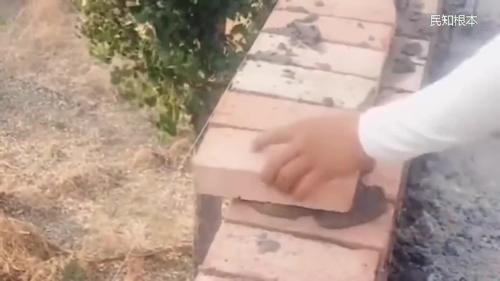 老师傅这种砌砖方法,这不一定牢固结实吧!