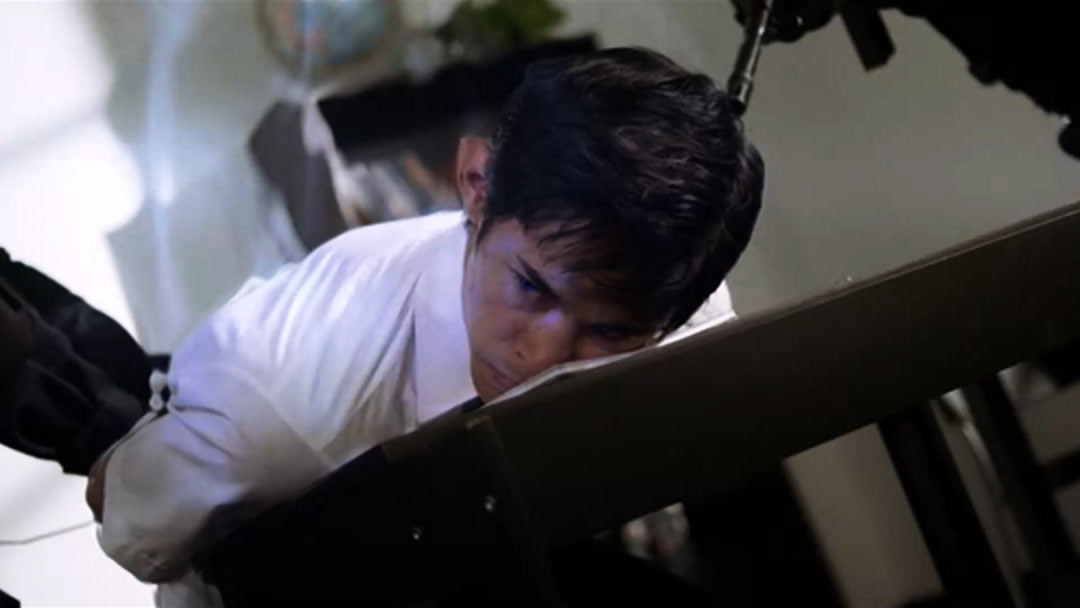 特种兵闯入学校,惹怒了一名灵魂高度进化的学生,一部科幻动作片