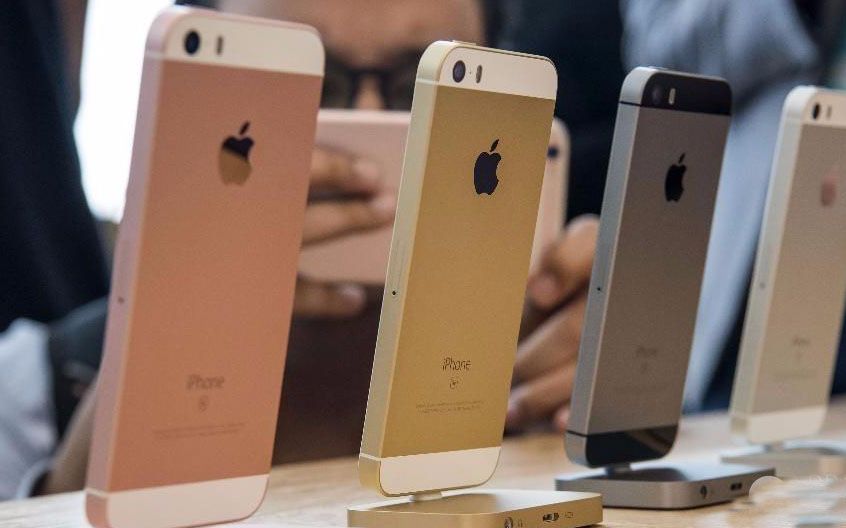 iPhone SE二代延期更新 网友设计惊艳小米MIX 2「科技报1105」