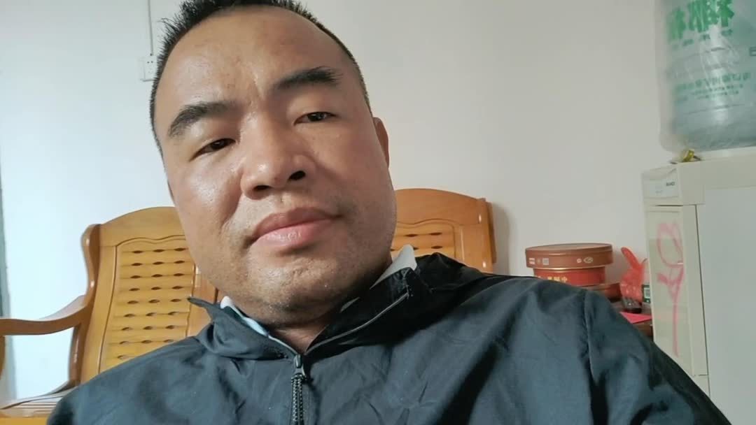 小伙初中毕业已经23年为何现在还在学初三的课程