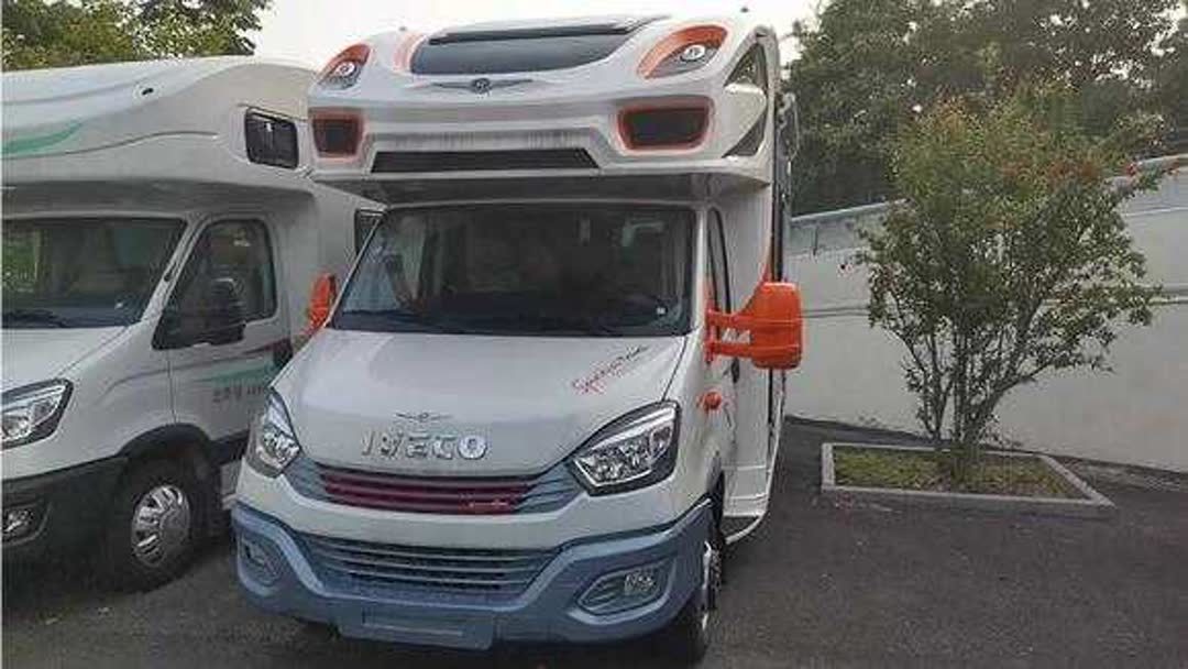 依维柯c型房车,大家有没有觉得围观都一样啊?大额头单拓展