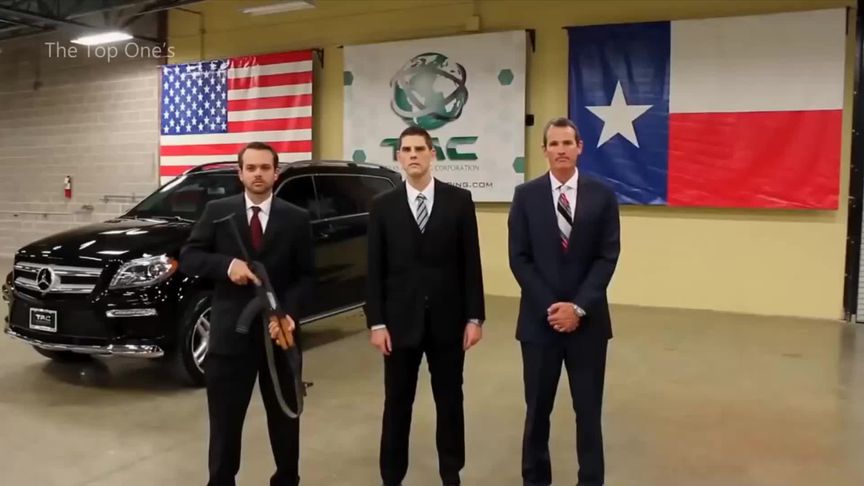 最贵汽车碰撞测试,第一辆车玻璃安全测试,网友:给100万都不敢