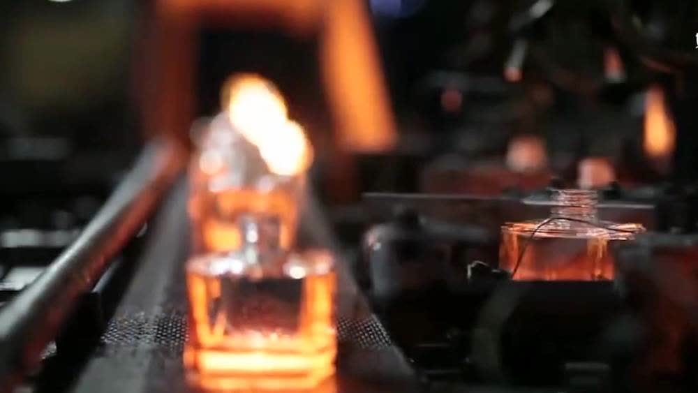 工厂实拍,精美的玻璃瓶是这样制作的?一起来看看吧!