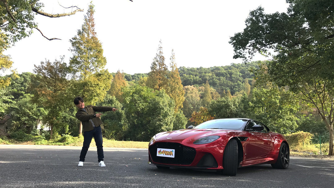 GT模式适合巡航 运动模式堪比超跑 阿斯顿马丁DBS动态体验