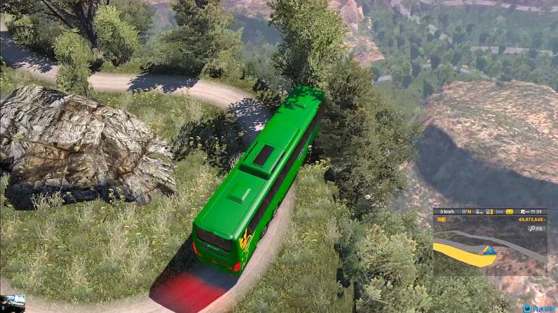 欧洲卡车模拟2,斯堪尼亚巴士跑山路,车头飞出去才能转弯