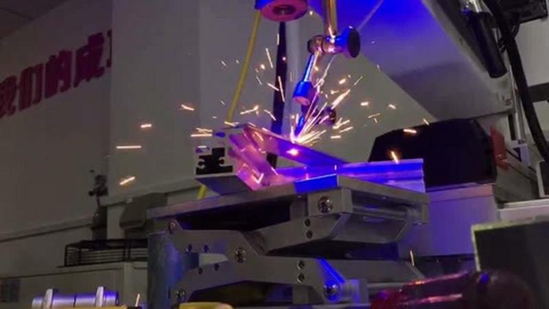 厚板不锈钢激光焊接实验,5mm厚度瞬间焊穿,威力强劲值得欣赏!