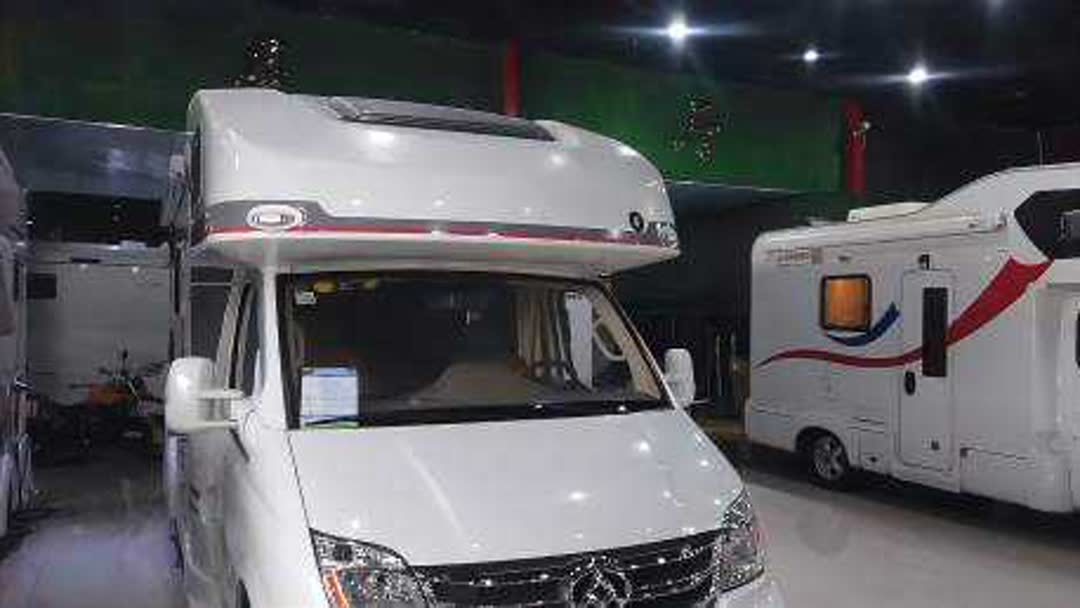 通过一辆二手大通C型房车,能感觉出原车主对房车专用空调的嫌弃