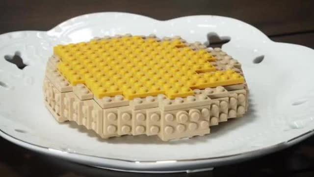 定格动画有多神奇?小伙用乐高制作汉堡,一口下去太过瘾!