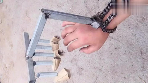 河南小哥自制的手指灵活训练器锻炼手力握力器,人才啊!