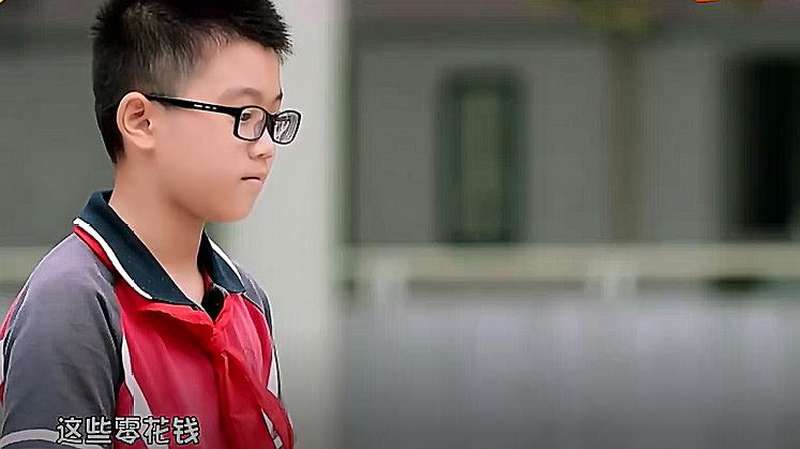 孩子吐槽零花钱少,妈妈这番话绝了,主持人:妈妈是会计出身吗?