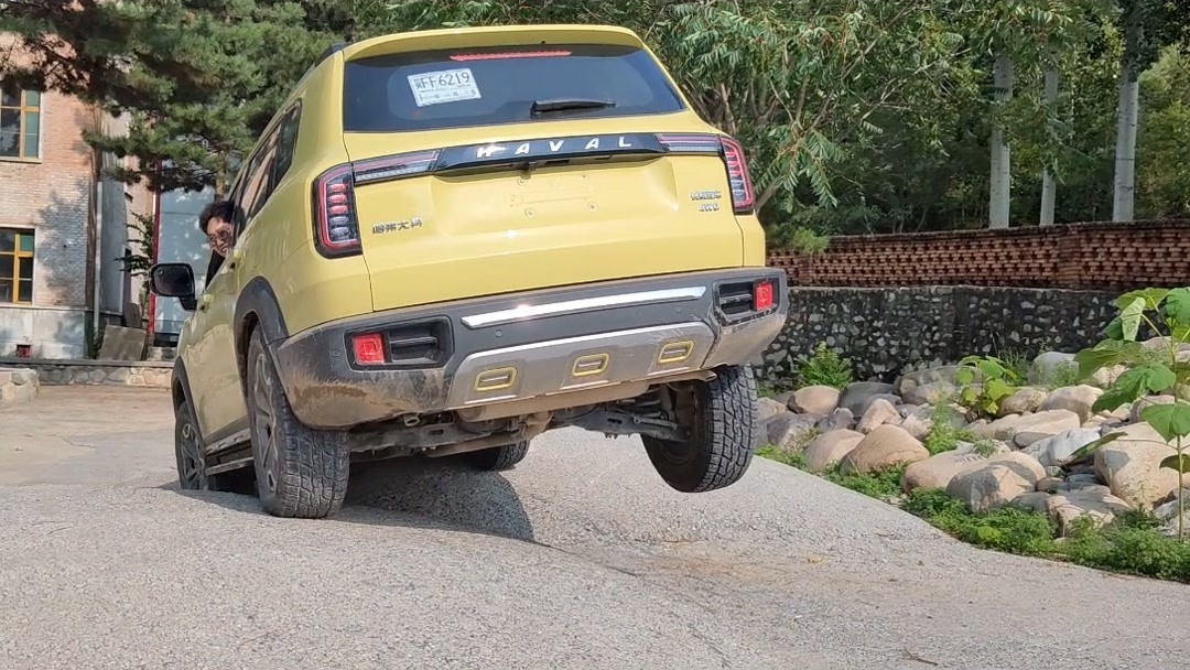 哈弗大狗越野!场地测试见真章,居然能过馒头包?!