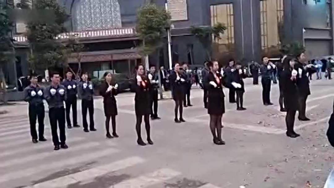 晨会舞蹈视频大全 手语舞蹈大澡堂前厅晨会舞蹈手语舞打工行