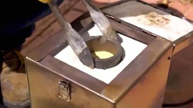 玻璃是怎么制造出来的?老外用沙子进行实验,看到成品惊讶了