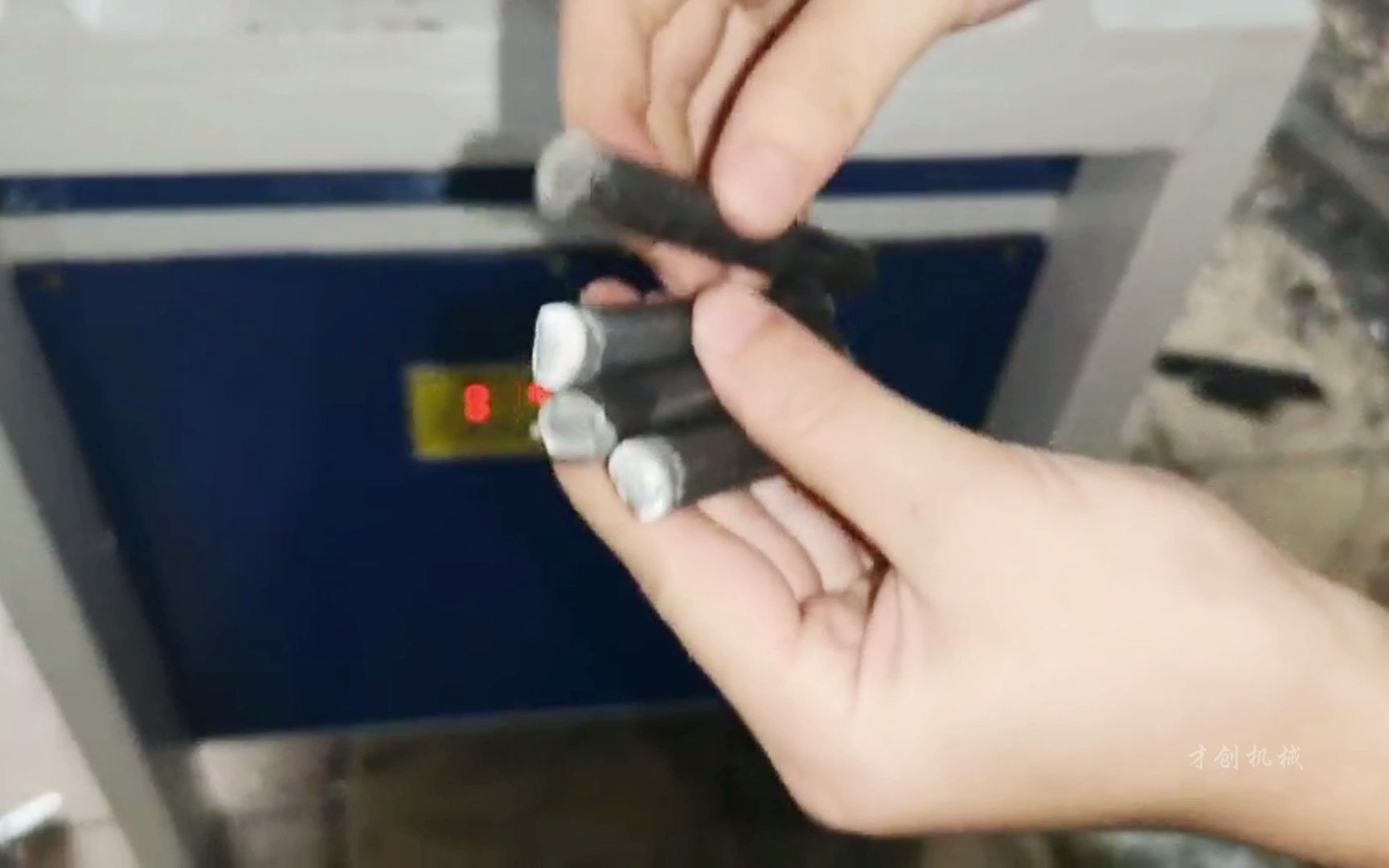 钢筋切断截断设备,12和14的钢筋使用14的模具下料