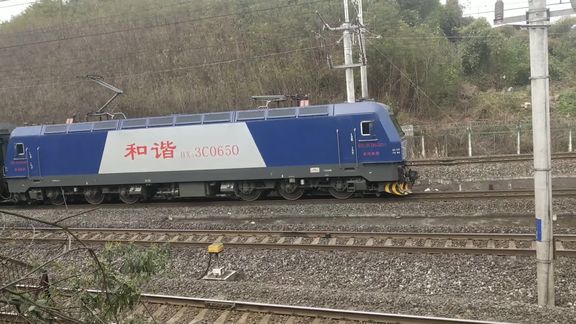 武局南段HXD3C牵引成都开往宁波的K424次列车出站!