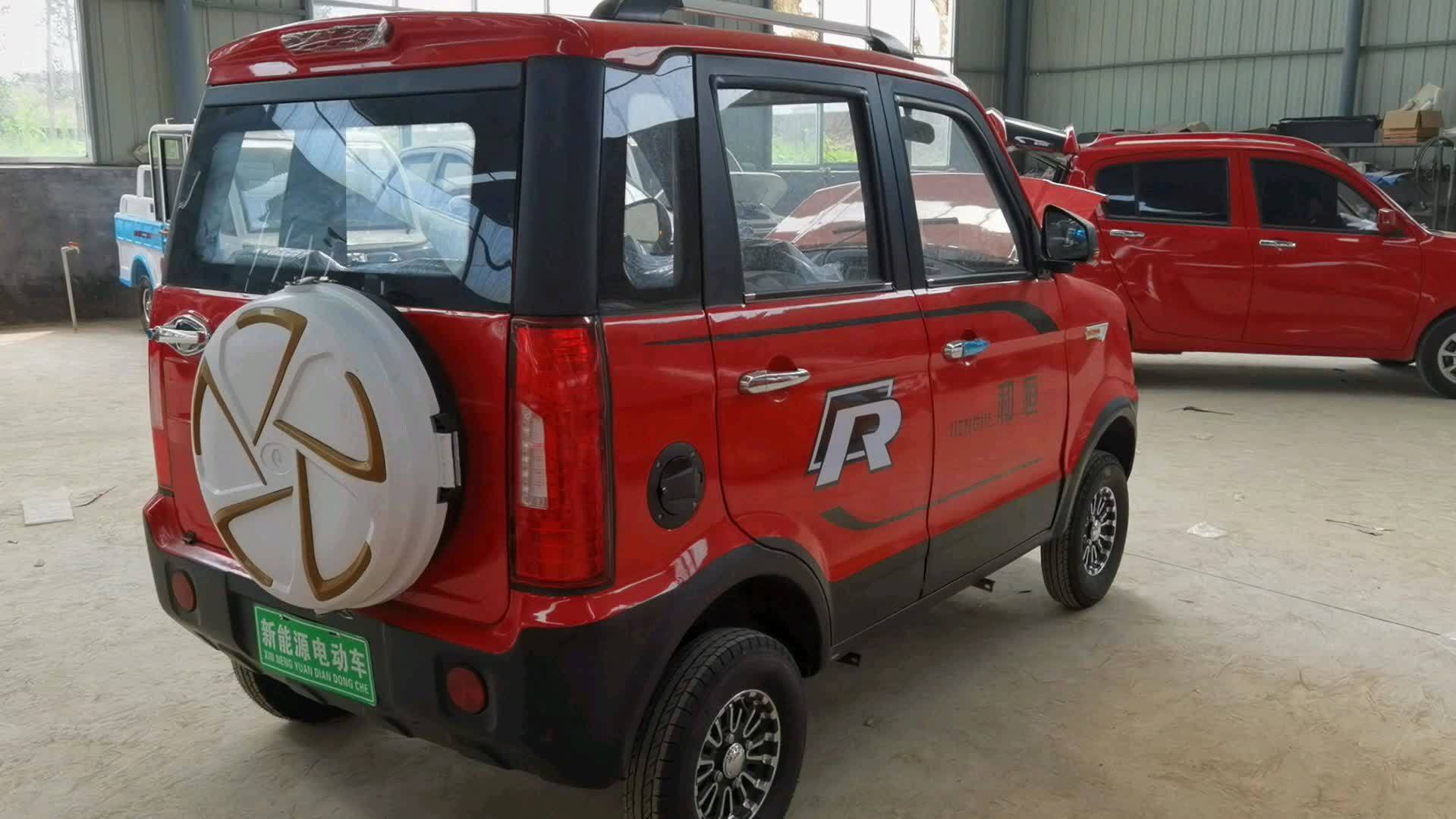 手把式的老年代步车,五门四座,操作简单,经济实惠