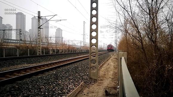 火车K728次快速开往天津火车站