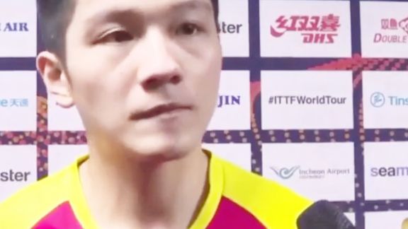 国乒一哥樊振东比赛失误,他的老师王皓指导一哥表示压力山大