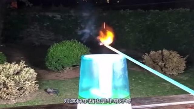 老外试验把汽油代替水加入加湿器,启动后,空气弥漫着毒气!