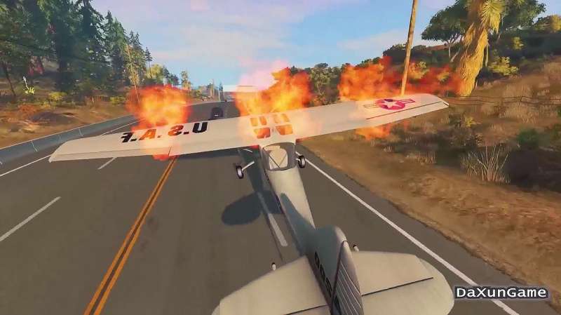 车祸模拟器:小型飞机引擎着火,降落在公路上差点爆炸