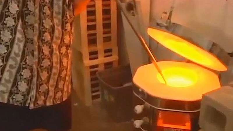 从沙子到玻璃瓶的制作过程,看到了劳动人民的辛劳和高超的技艺