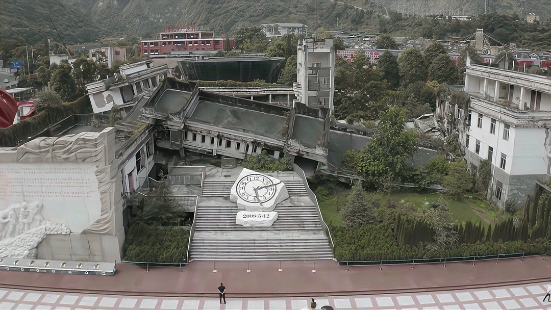 四川汶川地震13周年,听导游讲述汶川地震遗址中学,忍不住流泪了