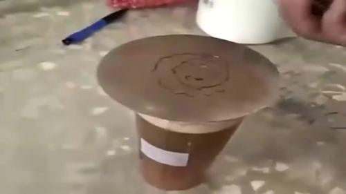 咖啡的拉花一直以为都是做出来的,眼前这操作,看完长见识了