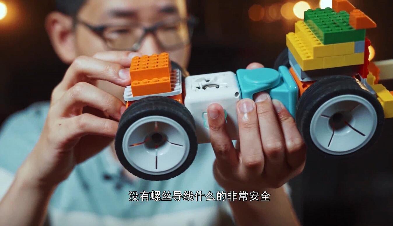 三岁小孩都能上手的智能编程机器人有多好玩!