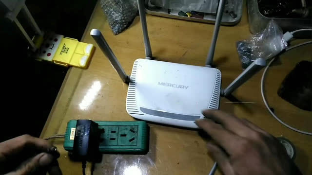用万用表电阻档修理适配器,简单易学,省下买路由器的钱