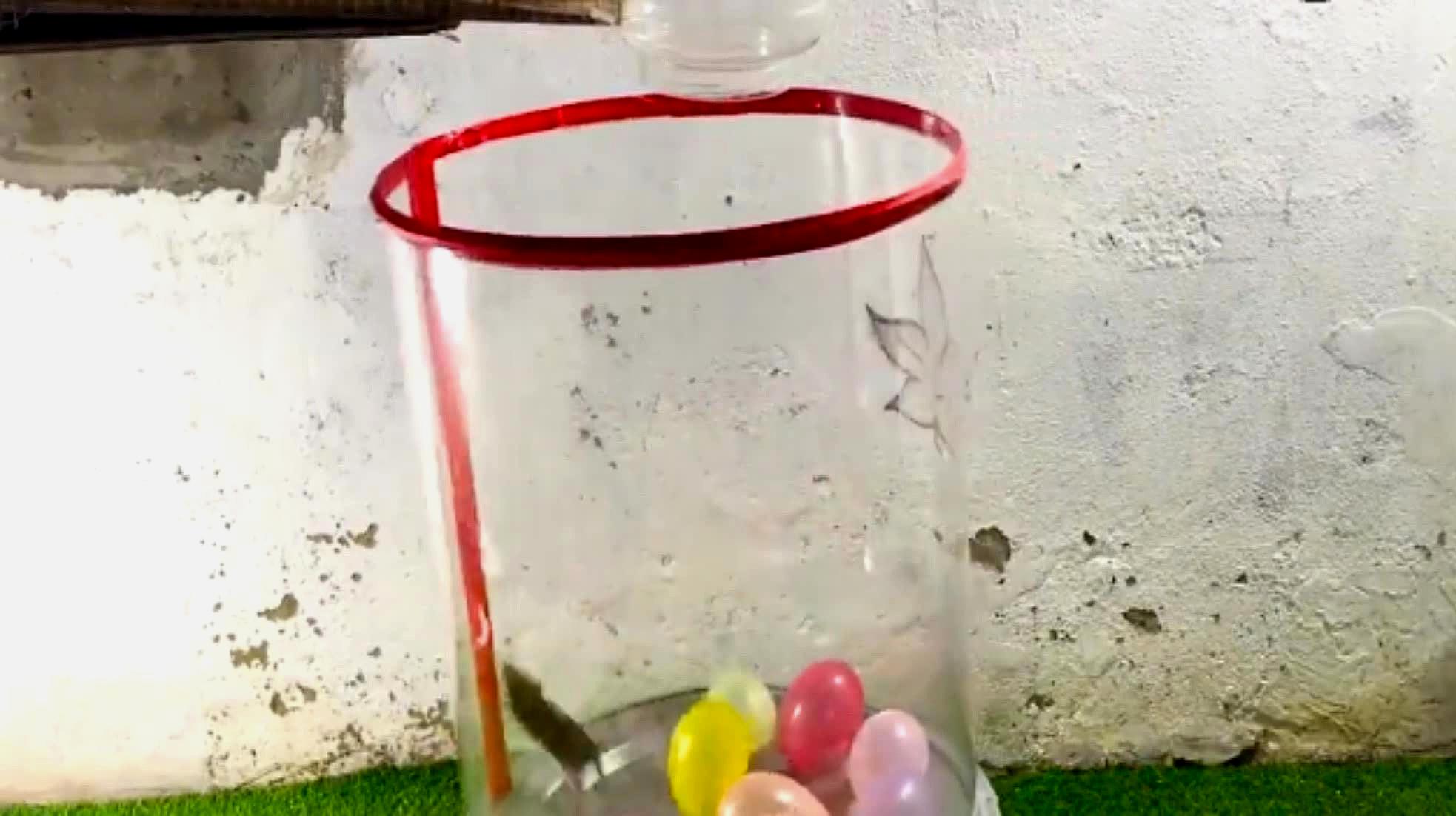 一个自动旋转的捕鼠器,这也太强大了,老鼠全都往里跳!