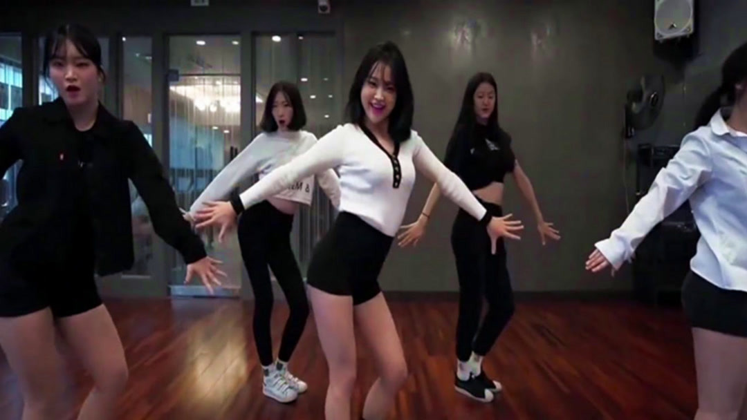 动感流行舞蹈《SOLO》,舞姿诱人,简单易学舞蹈视频。