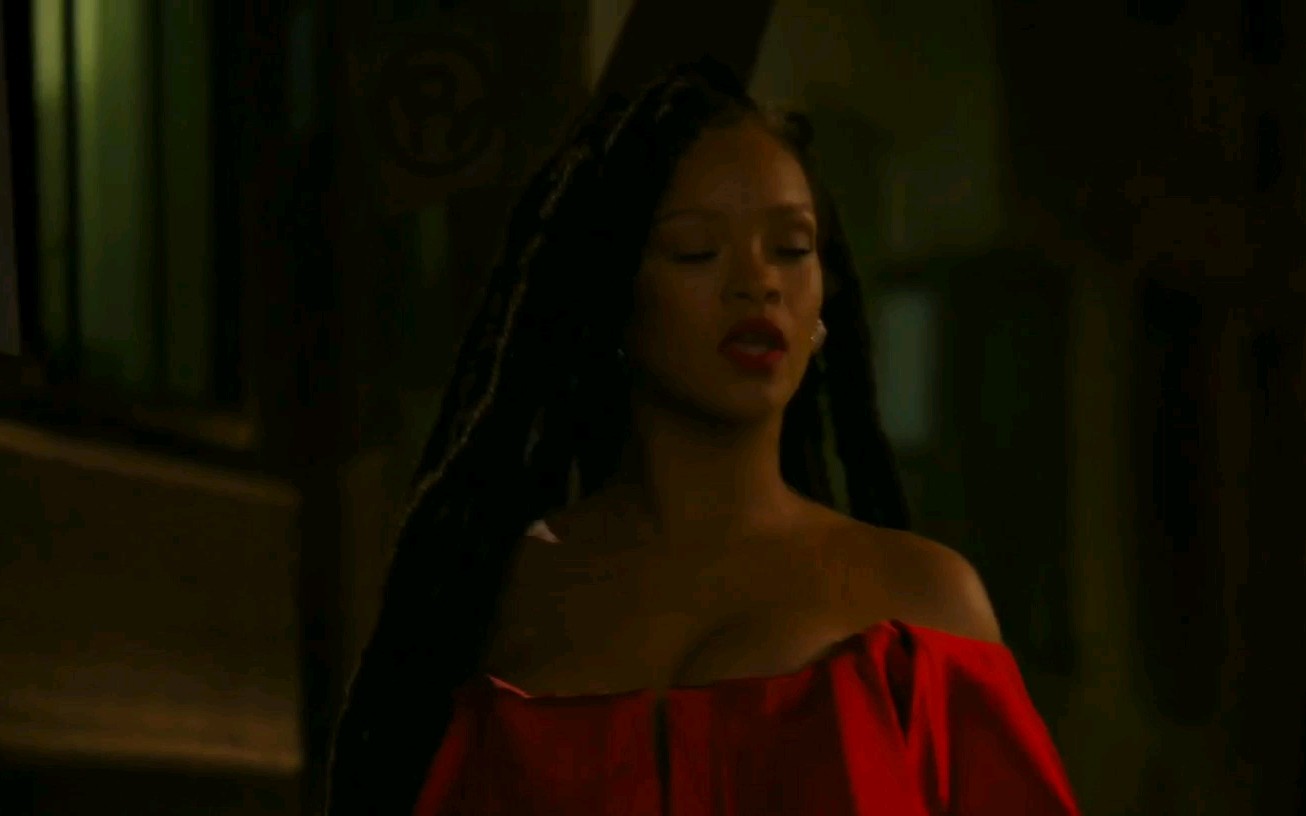 [瞒天过海美人计]大变装!蕾哈娜尽显超模本色,大魔王攻气十足!