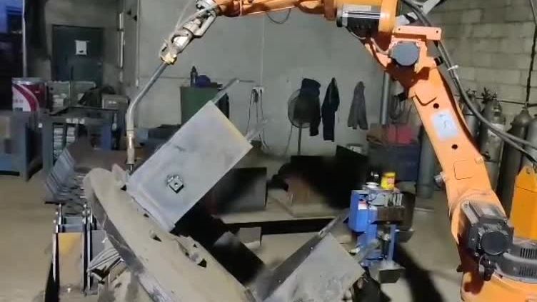 十轴联动、高压寻位和电弧跟踪集于一身。#工业机器人