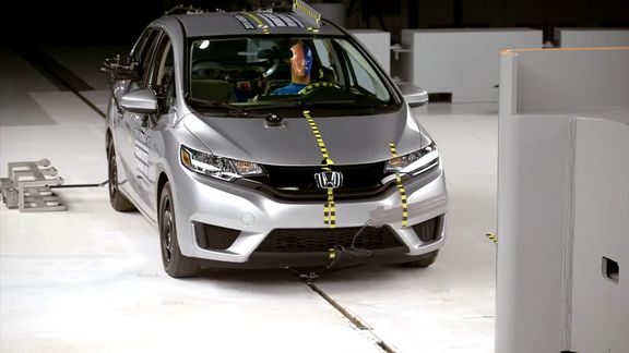 不到十万块,买发动机送车的超跑GK5安全吗?本田飞度碰撞测试