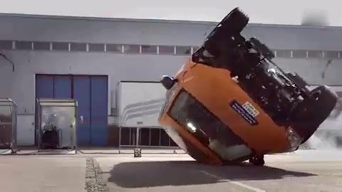 全新沃尔沃XC90美国IIHS碰撞测试视频