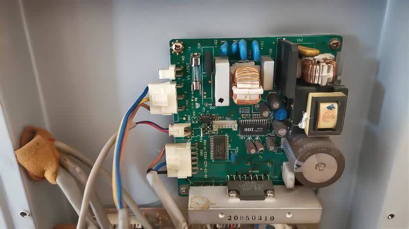 修了十年的冰箱,第一次遇到这一种冰箱,太难维修了,不制冷