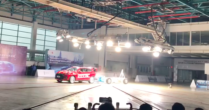 WEY P8发布会现场碰撞测试,给力!