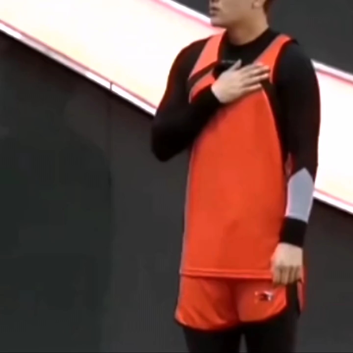 刘翔跨栏到底有多快,退役多年时间和明星PK,直接完胜! "热爱田径 "...