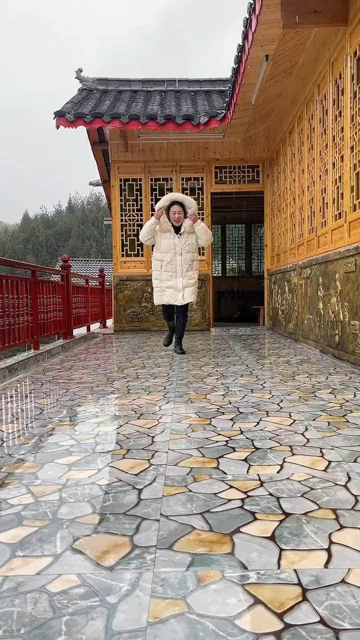 ...红皮花生炖猪蹄 红豆烧酸菜 炝炒红萝卜,你更喜欢哪一个?秋姐今天吃...