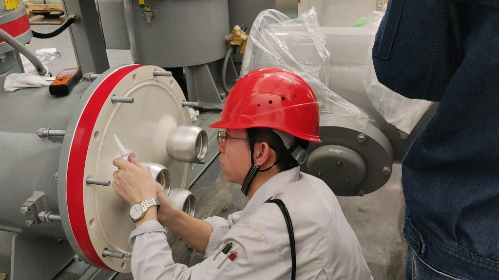 帅帅的厂家安装高压设备,变电站GIS高压设备你们见过没有?