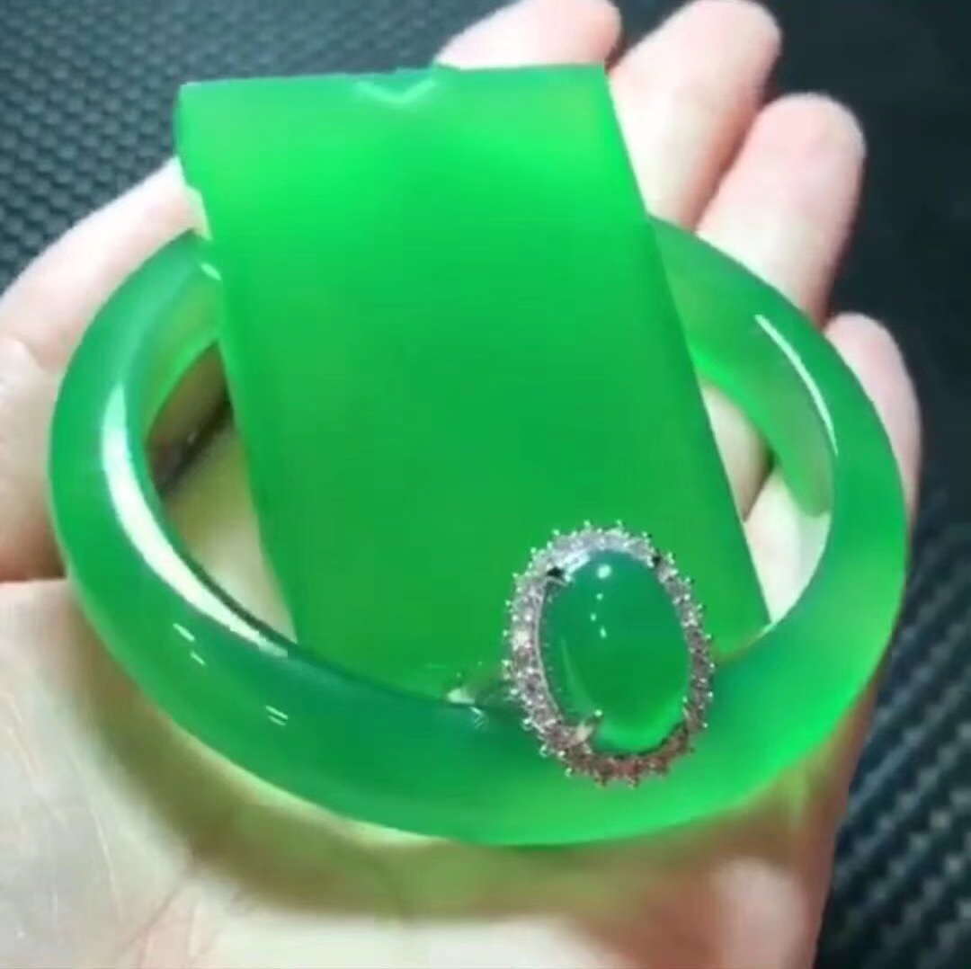 紫云财华翡翠信先生 