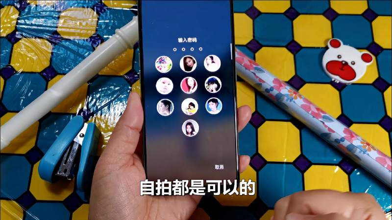 这样的锁屏你见过吗?教你设置照片锁屏,自由组合头像来解锁