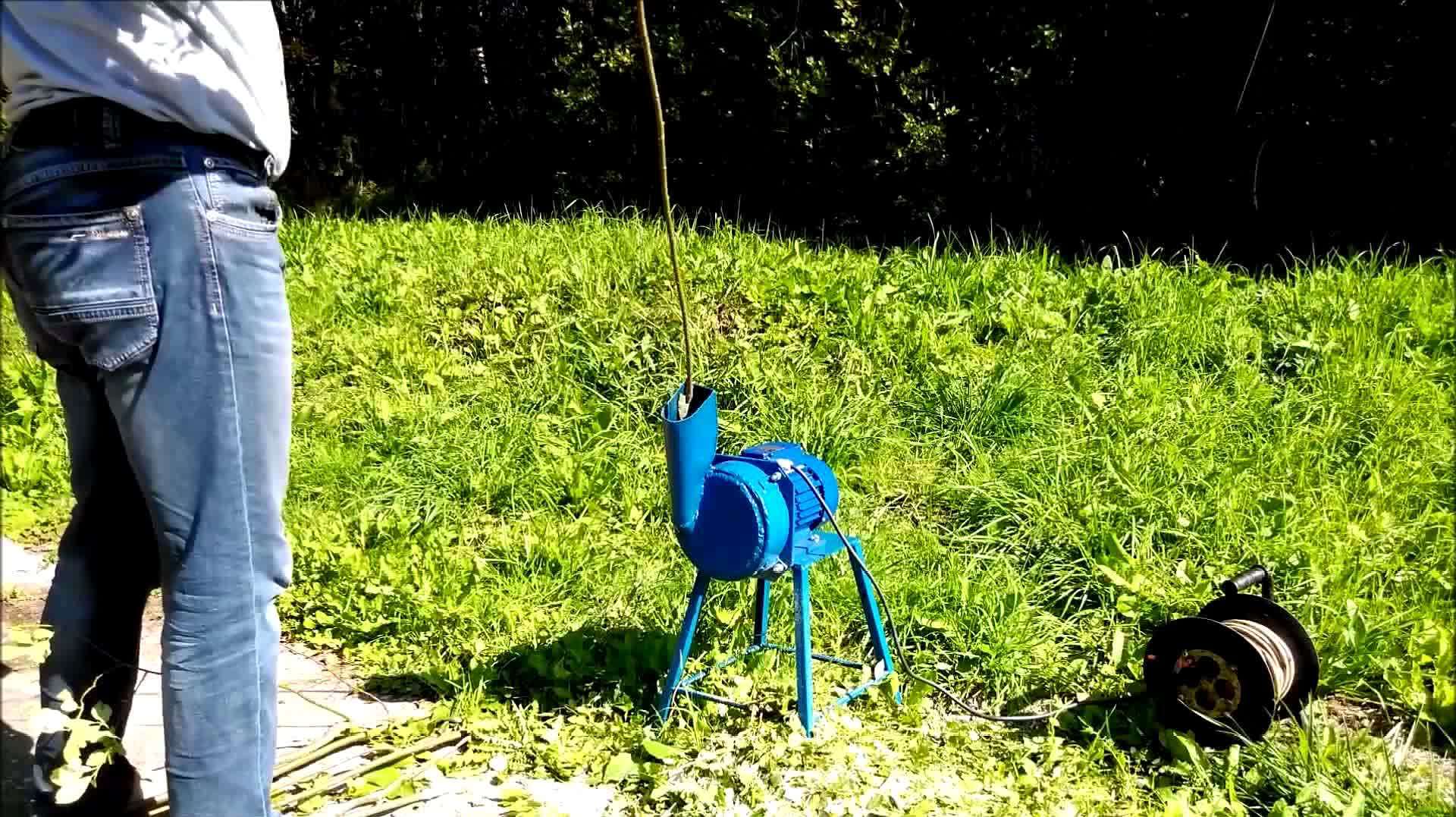 男子发明的小型粉碎机,非常适合农村使用,小本创业值得考虑