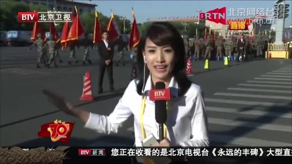 北京电视台主持人天旭采访将军和受阅徒步方队